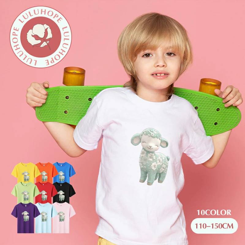 着こなしやすい『プリント半袖Tクリスマス』 ゆるっとBOXシルエットでおしゃれカジュアルに 程よいゆるさが魅力のBOXシルエット。 デイリーからお出かけまで、どんなシーンでもおしゃれに着こなせる万能な1枚です。 多種多様なプリントシリーズで...