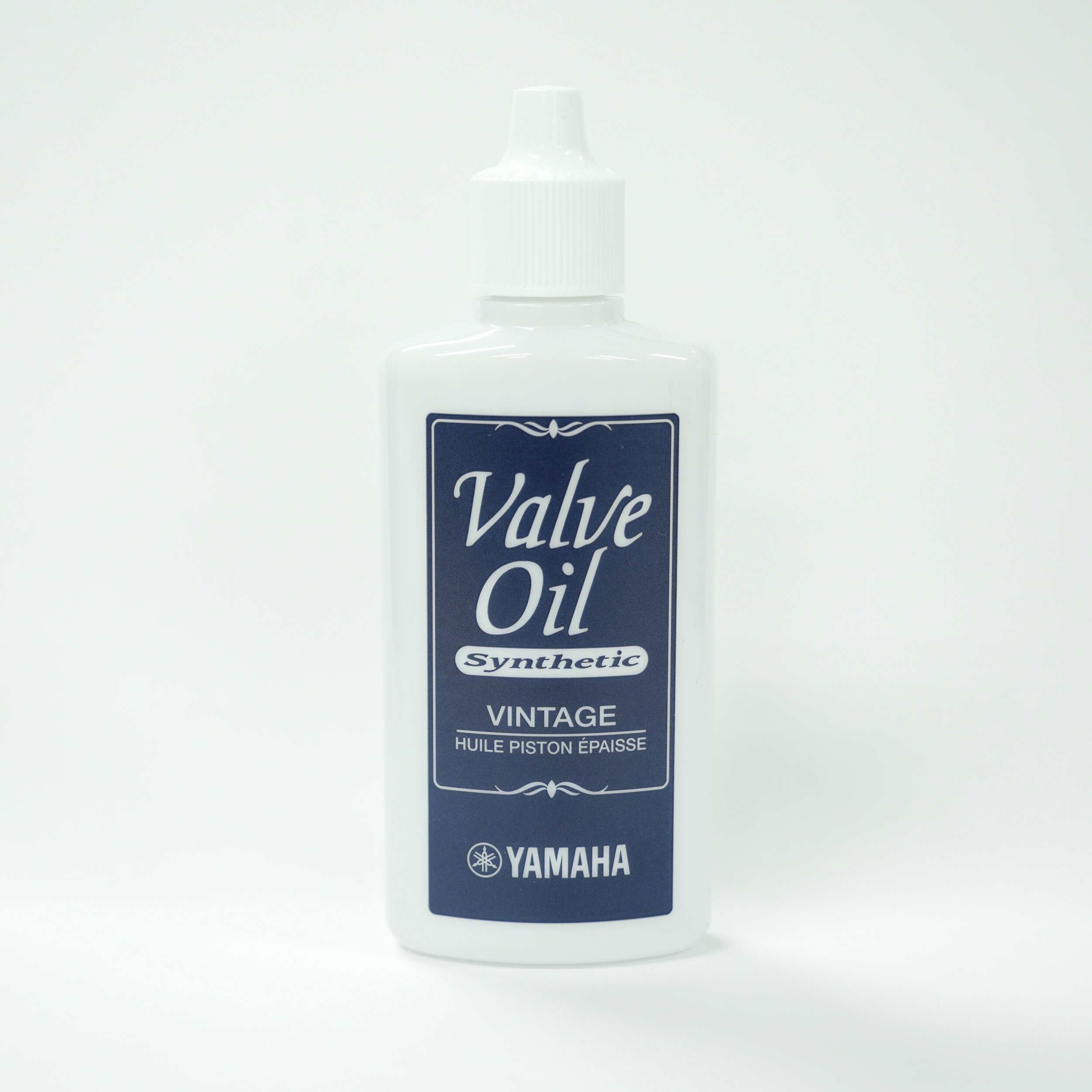 ヤマハ バルブオイル ビンテージ VOV3は、長期間愛用しピストンクリアランスが大きくなった楽器等に適しています。 鉱物オイルでは実現しなかったタッチ感と持続性の両立を可能にした、100％化学合成オイルです。 素早いレスポンスと滑らかさが長...