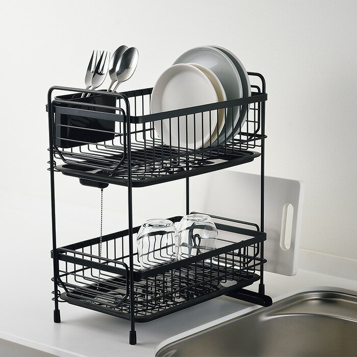 ●タテヨコどちらでも使える可動式排水ノズルで水捨て不要 ●水が溜まらず自然とシンクに流れる ●組立簡単 ●耐荷重　上段約2kg　下段約3kg ●材質/バスケット・まな板受け：鉄（エポキシ樹脂塗装）、トレー・水切りポケット・ノズル：ポリプロピ...