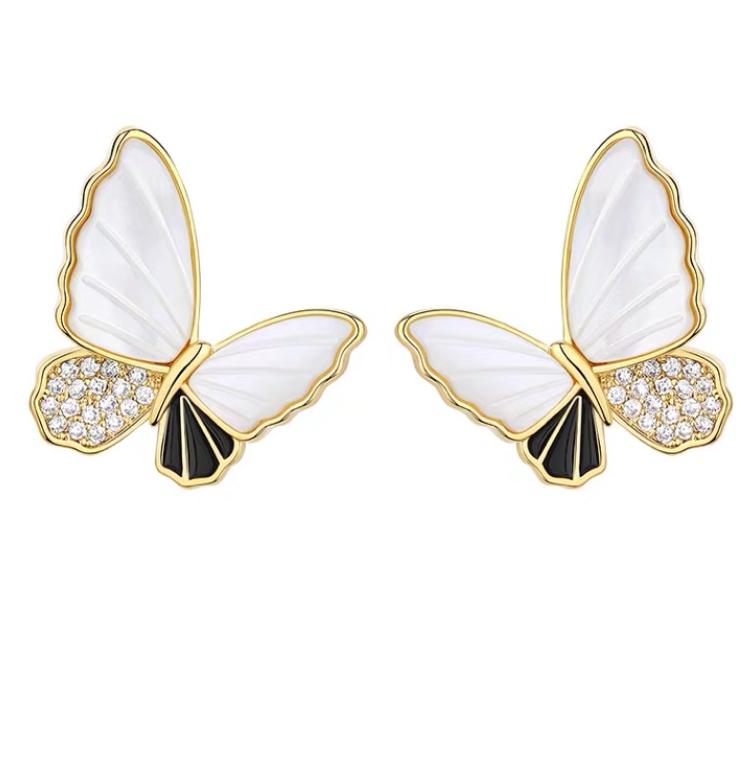 この商品は 送料無料　ピアス レディス ファッション 蝶 ダイヤモンド　キラキラ 可愛い　 人気 オシャレ 　 金属アレルギー対応 ポイント高級感UP おしゃれ ショップからのメッセージ ※モニタの発色具合により実際のイメージと異なる場合が...