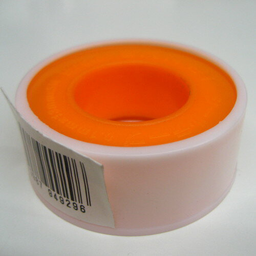 商品のパッケージは予告なく変更することがあります。 ●水栓やパイプの根元のネジに向かって右に巻いて使用。 ●テープ1mで水栓（呼び13）を3個程度取付可。 ●材質 PTFE サイズ：0.1mm×13mm×5m　