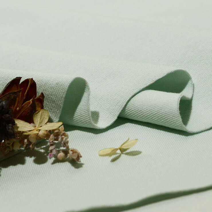 　販売単位 45cmカット済 　商品説明 　用途 アパレルメーカー放出品 リブニット 筒状 伸縮性に富んだ40スパンフライス 厚み約1ミリ Tシャツの襟や袖口 レギンス 　かたさ 　あつさ 普通 中肉 　生地巾 　素材 38cm(筒状) 綿...