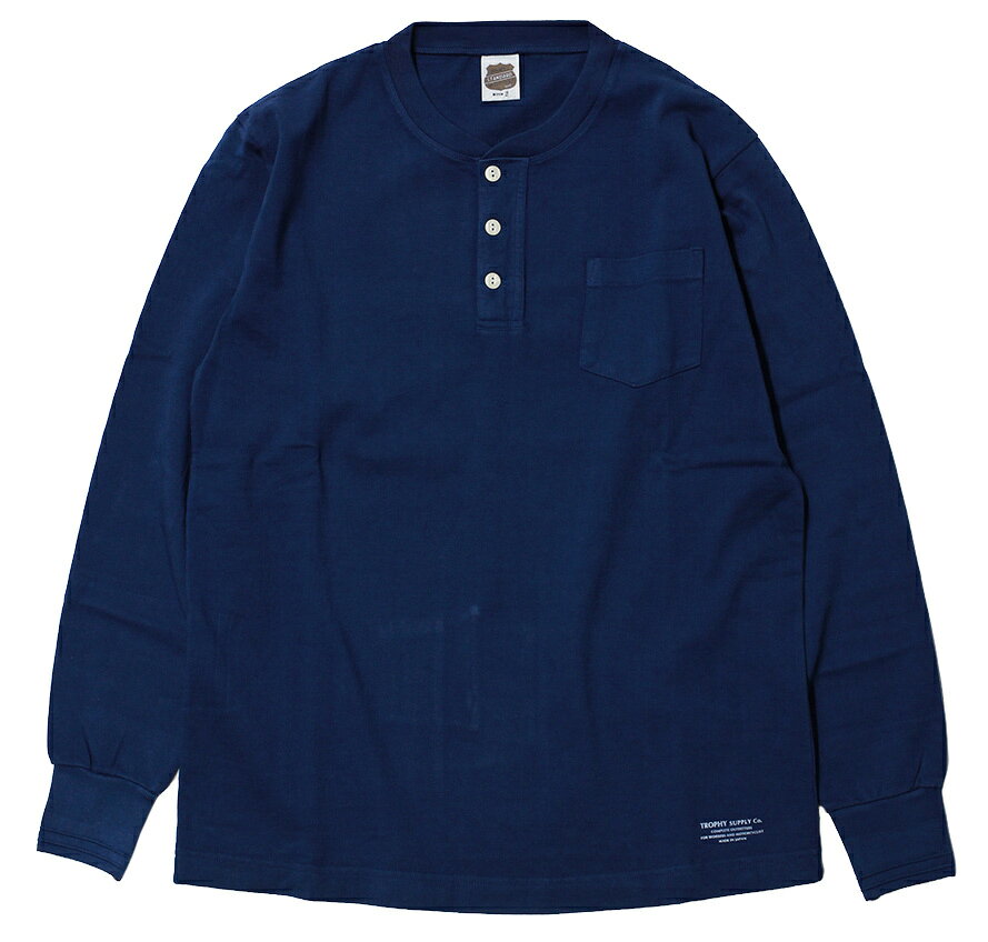 商品情報商品説明/素材TROPHY CLOTHING -OD HENLEY L/S TEE-・Indigo表側を20単糸、裏側を30単糸の太さが違う糸を採用し、通常裏毛 (Sweat地)を編む機械を使い、天竺地を編み立てたオリジナルボディに...
