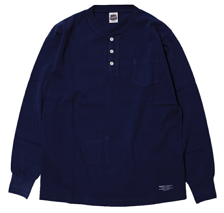 商品情報商品説明/素材TROPHY CLOTHING -OD HENLEY L/S TEE-・Navy表側を20単糸、裏側を30単糸の太さが違う糸を採用し、通常裏毛 (Sweat地)を編む機械を使い、天竺地を編み立てたオリジナルボディになり...