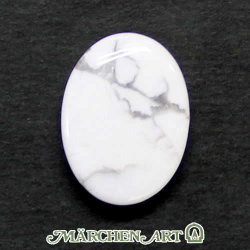 商品特徴 内容1個入りサイズ：約H18mm×W14mm 溝の深さ約0.8cmメルヘンアート　パワーストーン　溝入りカボション　ハウライト 石が結び目で包めるように脇に溝が入っています。 ※カボションは天然石のため、石の種類によっては色の濃淡...