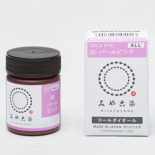 商品特徴 内容 染料（約20g）、染め方説明書 準備するもの 耐熱容器2個、助剤、ゴム手袋、菜箸 染色時間 約20分 使用する水の温度 約30℃以上 染まるもの ＜よく染まる繊維＞綿、麻、レーヨン、キュプラ、ビニロン ※綿、麻、レーヨンを染...