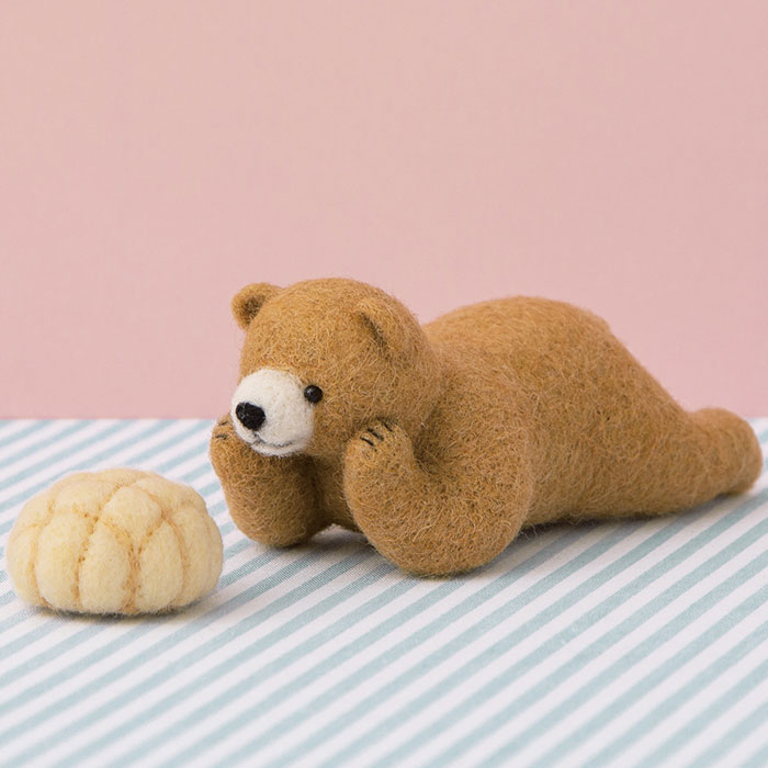 商品特徴 キット内容ニードルわたわた・フェルト羊毛・目・レシピ 用意するもの ★ フェルティング用ニードルレギュラー ★フェルティング用マット ★またはフェルティングニードルスターターセット はさみ、目打ち、手芸用ボンド サイズ茶くま　高さ...