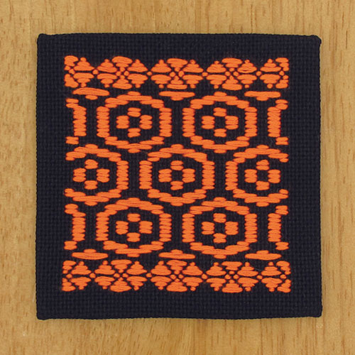 商品特徴 内容こぎん糸(綿100％)、No.1100布＜コングレス＞(綿100％)、こぎん針、図案付説明書 完成サイズ約縦10cm×横10cm 難易度初級者向けオリムパス　こぎん31　コースター（黒） 北欧テイストあふれる鮮やかな色彩の「こ...