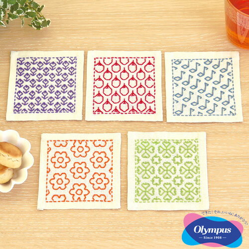 商品特徴 キット内容No.4500刺し子布（綿100％）、刺し子糸5色（綿100％）、刺し子針、指ぬき、作り方説明書 完成サイズ各約縦10cm×横10cm 難易度初〜中級者向け【日本の伝統刺繍】オリムパス　刺し子　一目刺しのコースター（5枚...