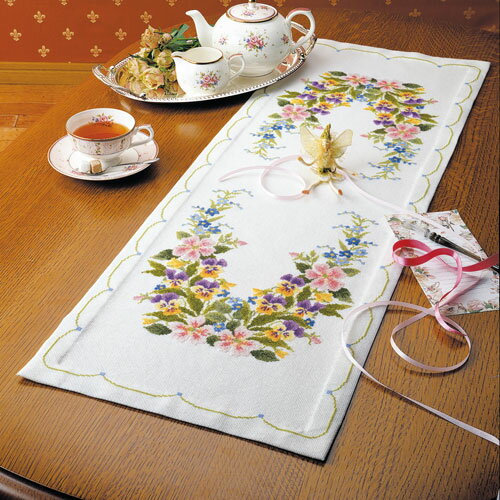 商品特徴キット内容刺繍糸、刺繍針、刺繍布、図案付説明書完成サイズ100×35cm生地色オフホワイト難易度上級者向け【クロスステッチ刺しゅうキット】オリムパス 刺繍キット　オノエ・メグミ　ワイルドローズのテーブルセンターオノエ・メグミデザイン...
