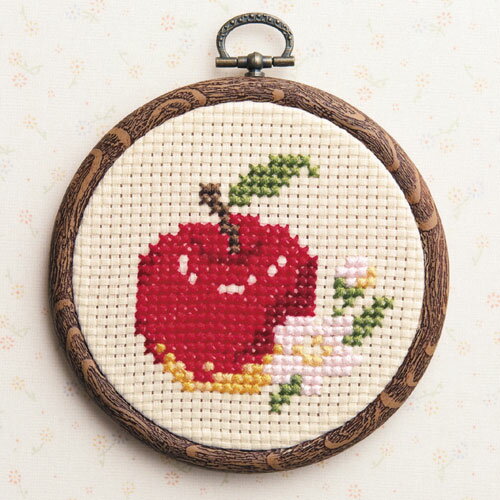 商品特徴 キット内容刺繍糸、No.3000布（ジャバクロス中目）、クロス針、おしゃれフープ、カラー図案付説明書 額内径約10.5cm 生地色ベージュ 難易度初級者向け 製作時間目安3〜4時間【刺しゅうキット】 オリムパス　クロスステッチ刺繍...