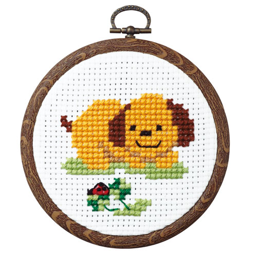 商品特徴キット内容25番刺繍糸（綿100％）、No.3000布＜ジャバクロス中目＞（綿100％）、クロス針、おしゃれフープ、カラー図案付説明書 額内径約10.5×10.5cm 生地色オフホワイト 難易度初級者向け 製作時間目安3〜4時間【刺...