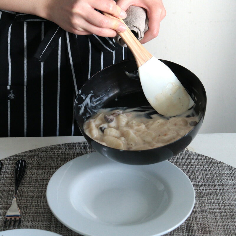 la base 鉄フライパン 20cm 使いやすさと美しさにこだわった上質なキッチンウェアブランド「la base（ラバーゼ）」 料理研究家の有元葉子さんがディレクターを務め、基本の調理道具を中心に台所周辺の製品を提案しているmade in...