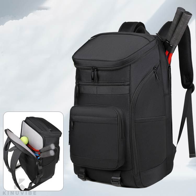 ラケット2本を後ろチャックに収納！大容量のテニスバッグです。旅行カバンとしても使える大容量な収納力！表地にはっ水加工を施しています。背面のポケットにテニスラケット2本まで収納可能で、家族や友達でテニスを楽しむにはぴったりです。本体内側にはク...