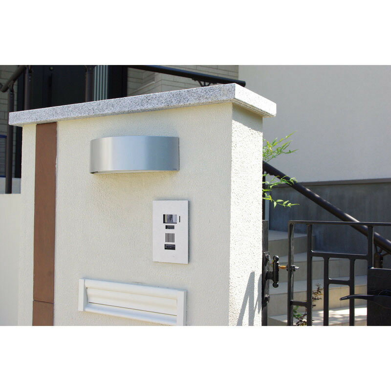 商品情報 サイズ 約W：120xH：175.5xD：45重量 約0.7材質 ステンレス（塗装仕上げ・ヘアラインのみクリア焼付塗装埋め込み型インターホンカバー フラットにスッキリ収まる埋込タイプ。 【壁面にスッキリ収まるインターホンカバー】 ...