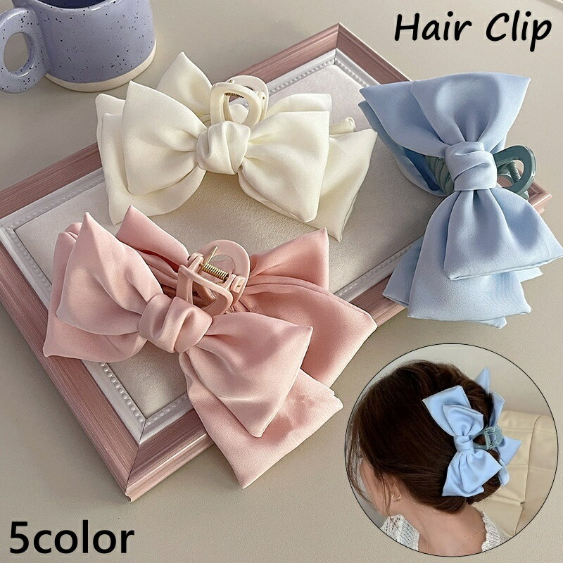 リボンの形がかわいいヘアクリップです。 上品なデザインでパーティーなどのイベントにもご使用いただけます。 【サイズについて】 画像をご参照ください。 【カラーについて】 生産ロットにより柄の出方や色の濃淡が異なる場合がございます。 お使いの...