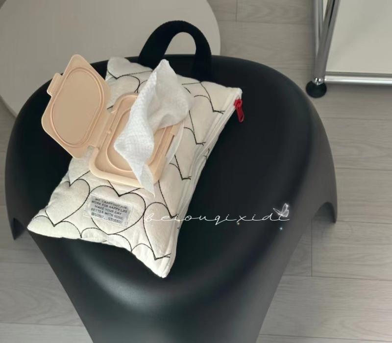 ウェットティッシュケース 詰め替え可能 お洒落 ウェットティッシュバッグ 携帯式 ベビー用 おしり拭きバッグ おしりふきケース 赤ちゃん用 持ち運び便利 取り出し口付きポーチ 旅行 お出かけ用 可愛い 軽量 蓋なし 赤ちゃん 出産祝い プレ...