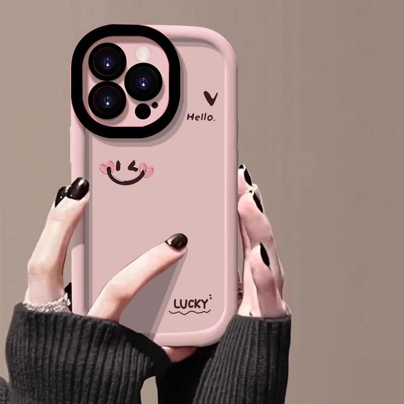 スマホケース iPhone 11 12 13 14 15 16 Plus Pro ProMax スマイル スマイリー Hello LUCKY 保護ケース ピンク カーキ グリーン ブラウン ブラック ホワイト レッド パープル シリコン 携...