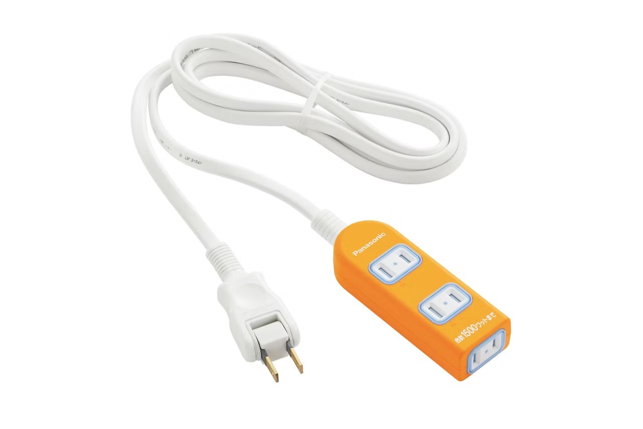 商品説明 ●一時的な水しぶき・ホコリの侵入をガードする「防水★1扉」付。 ●熱に強い二重構造。 ●内ボディはトラッキングに強いユリア樹脂を採用。 ●外ボディにも燃え広がりにくい樹脂を採用。 ●差し込み口に高電導材を採用し、発熱量を約24%ダ...