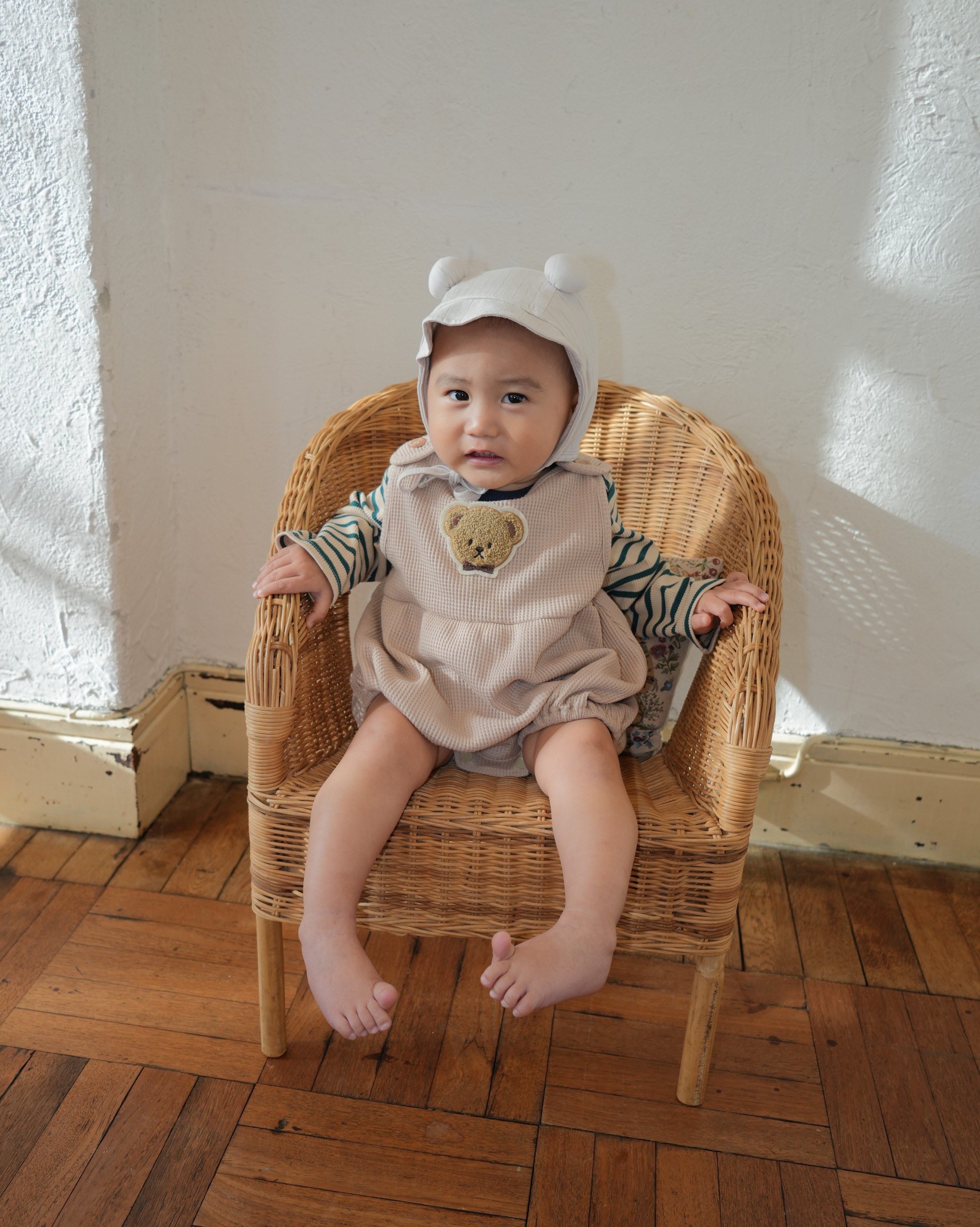 -DESCRIPTION- ふんわりブルマシルエットが可愛いワッフル生地のサロペット 程よい厚みで柔らかく、着心地もよいです◎ 両肩釦で着脱簡単♪肩紐がずれる心配もありません 股下もホック開きでおむつ替えも簡単です KOHANAオリジナルの...