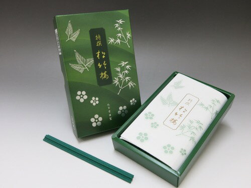 昭和5年（1930年）の発売からご好評頂いておりました松竹梅に、高級タイプが登場しました。 従来の商品よりも桂皮をはじめとする生薬を増量し、タニ系の沈香を加えました。 従来の松竹梅の良さはそのままに、華やかな生薬の香りと沈香の気品ある香りが...