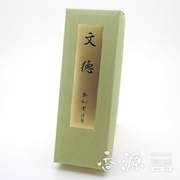〜淡く芳しい沈水香木の薫り〜 淡く芳しい香木の芳香をお楽しみ頂けます。 『沈香』や『白檀』に天然香料を加えてかおりの特徴をつくっています。 『沈香』の少しの辛味ある香りと『白檀』の甘い香りを 感じさせるように調香しています。