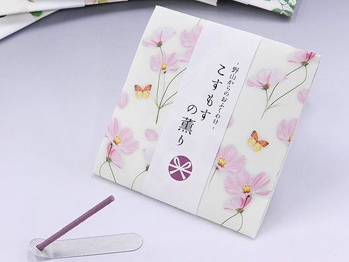 光あふれる初夏つややかに実る甘く熟したくろすぐりの香りです。