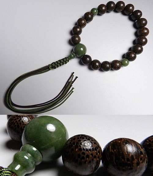 ビンロウを用いた商品のご紹介をいたします。ビンロウは東南アジアの椰子科の木の幹で、非常に硬く、はっきりとした木目が特徴的です。日本の樹木にはない特徴的な木目は、人目を引くこと間違いなしです。色合いも喪服にばっちり合う色合いですので、おすすめ...