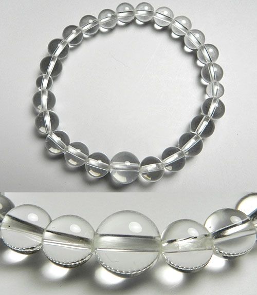 やっぱり水晶は外せない！という女性には、この腕輪がピッタリでしょう。女性を可愛らしく見せるといわれる水晶は、女性に大変人気がある石です。水晶は数千年から数万年かけて生成される貴重な石で、長い年月を経て透明になると云われています。その澄み切っ...