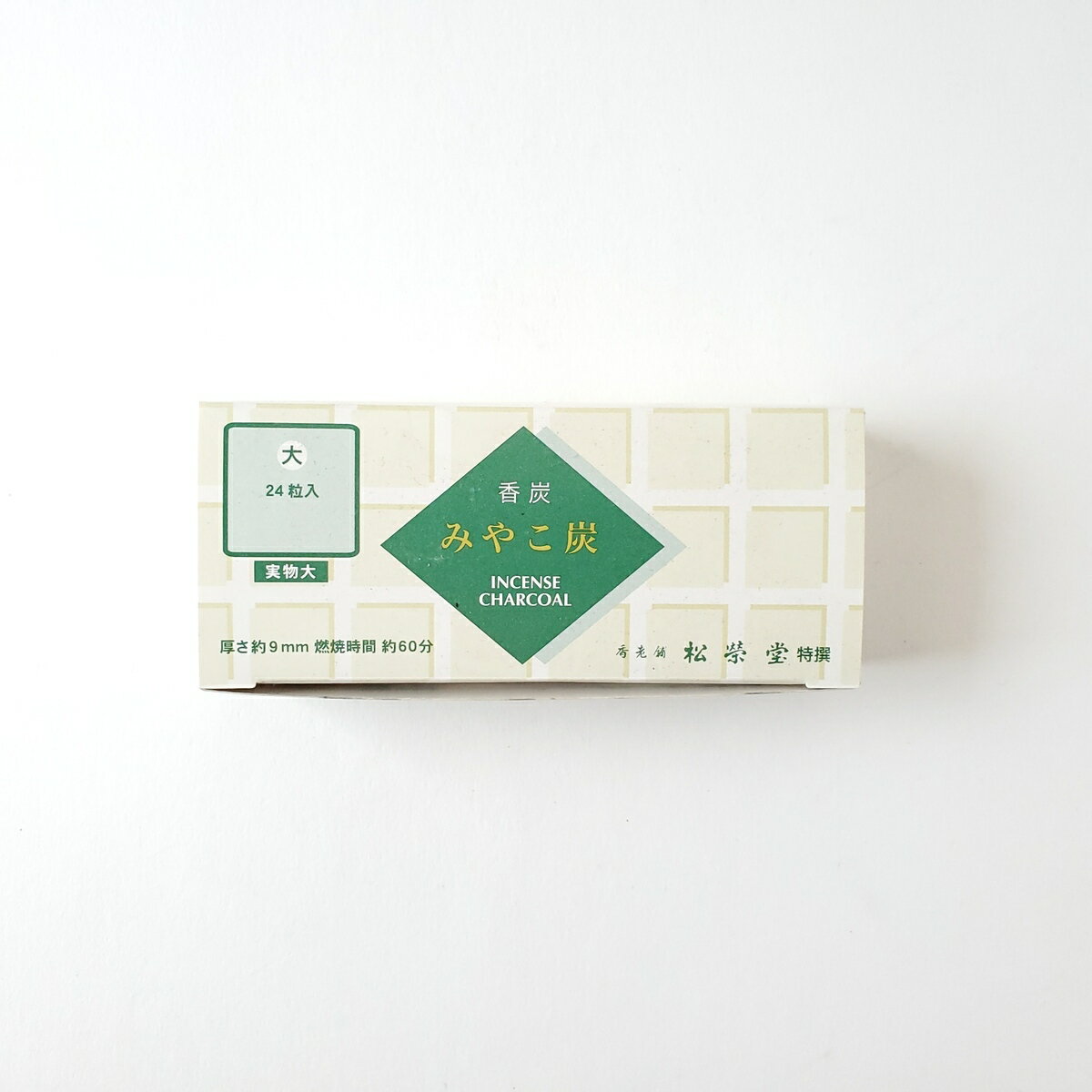 ライター等で着火できる香炭です。お焼香などにお使い下さい。 内容：24粒 燃焼時間：約60分 厚さ：約9mm松栄堂 みやこ炭 大 24粒入 松栄堂 みやこ炭 ライター等で着火できる香炭です。お焼香などにお使い下さい。内容：24粒燃焼時間：約...