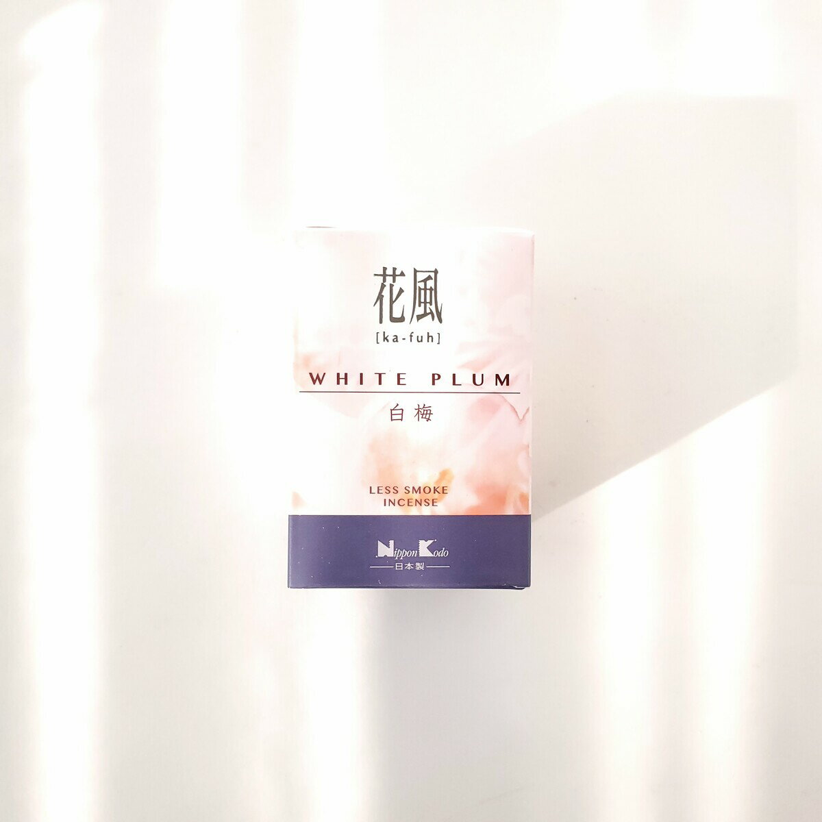 日本香堂 花風 白梅 ミニ寸スタンド型 お線香 お香 日本製 フローラル 燃焼時間約10分のお線香 白梅がリニューアル。燃焼時間が10分のお線香。春の野に咲く白梅の透明感をホワイトフローラルの上品な香りに仕上げ、本物のピュアな香りを再現しま...