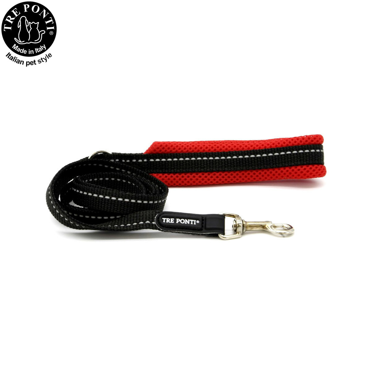 小型犬、中型犬用のリードです。ハンドルは柔らかいメッシュ生地で握りやすく、リードの本体部分には光を反射するリフレクト素材の糸が編み込まれてるので夜間のウォーキングにも最適です。持ち手部分にはリングがついていますので鍵やマナー袋をかけることが...