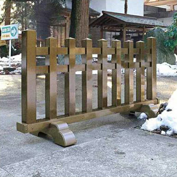 アルミニウム製の屋外用結界です。 強風にも容易に倒れない構造になっております。車止めとして衝撃にも強い構造です。足部はネジによる組み立て式です。 サイズ4尺(詳しくは画像をご覧ください。画像はクリックで拡大できます) 材質アルミニウム製 仕...