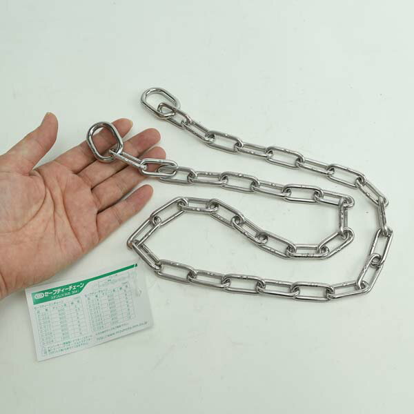 メーカー：水本品番：D-011品名：線径D4 セーフティーチェーン ステンレス 長さ90cmJANコード：4982970600113単位はミリです。 特長 ステンレスチェーンだから、雨にも強くて、いつまでも美しさを保ちます。 両端に楕円リン...