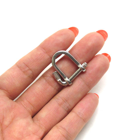 メーカー：水本品番：LS-3品名：レバーピンシャックル ステンレス 内長15mmJANコード：4982970321858材質：ステンレス 画像内寸法の単位はミリです。 (mm) 品番 LS-3 D1 3 D2 - L1 15 L2 - B ...