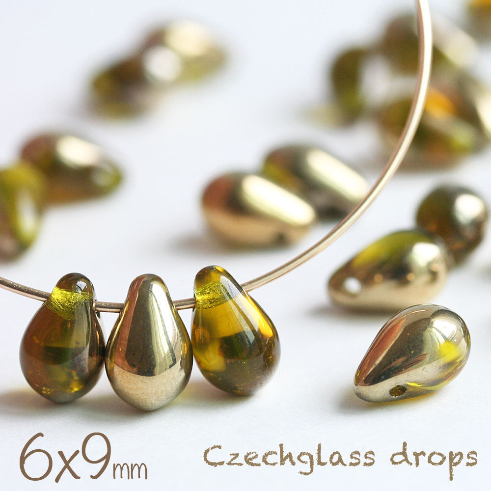 ぽってりとしたフォルムが可愛いドロップ型のチェコガラスビーズです。ピアスやネックレス等アクセサリーや小物作りにおすすめです。 サイズ：約6×9mm 販売単位：約20個 ※不良を考慮して少し多めにお入れしています。 生産国：チェコ共和国 ご返...