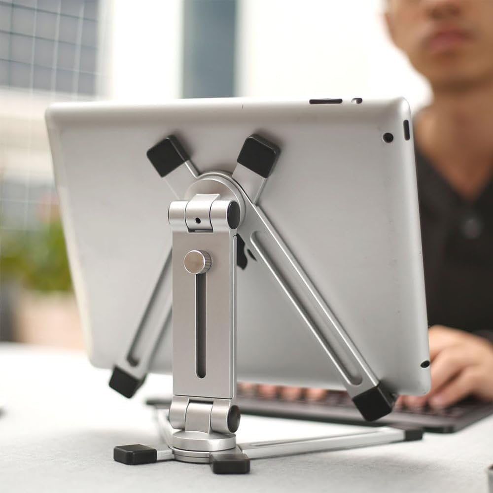 ・安定した＆スタディ：このスタンドはすべてのアルミニウム材料で作られています。・360°調整可能な視野角：最適な視野角と位置決めを可能にする調節可能なスタンド。・人間工学に基づいたデザイン：背中、首、手首の痛みを防ぐ最も快適な視界を得るため...