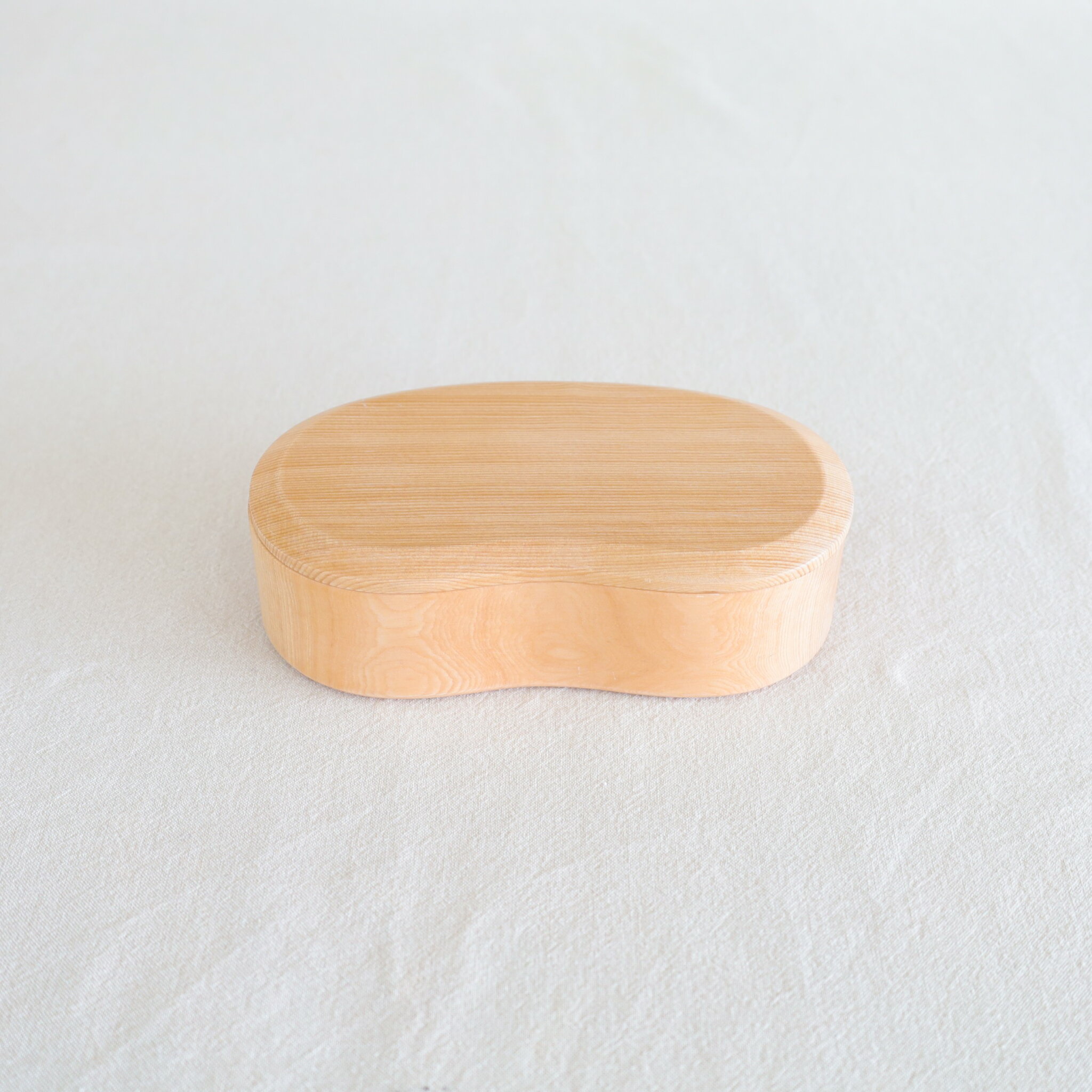 クリア 空豆弁当箱 そらまめ 弁当箱 クラフト木の実 薗部産業 そのべ sonobe おべんとう 弁当 木 ウレタン塗装 油物OK オススメ 【クリア　空豆弁当箱】 【お弁当箱/モノづくりのこだわり】わたしたちのお弁当箱は、アジア圏で育った...
