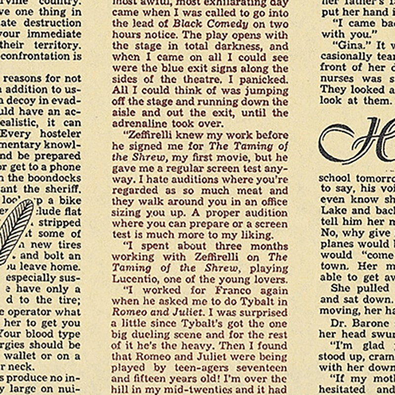 商品詳細 サイズ： 757×530mm 材質： 半晒クラフト紙50g 商品説明： 欧米のフラワーショップでは、ブーケの包装に新聞紙を使う習慣があります。　そんなイメージにぴったりの欧文デザインの包装紙です。欧文デザインの包装紙です。