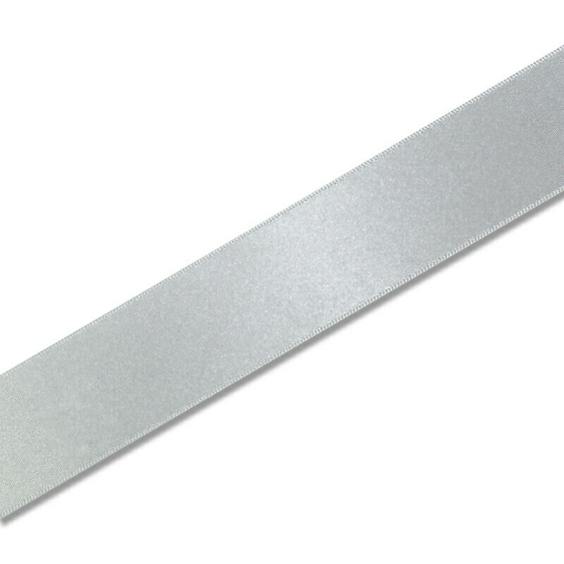 ■サイズ　：36mm幅×20m巻 ■素材　：ポリエステル ■入り数　：1反 ■商品説明　：片面のみに光沢がある、お求めやすい価格のサテンリボンです。ナイロン糸を使用したサテンが一般的ですが、本リボンはポリエステル糸を使用することによって光沢...