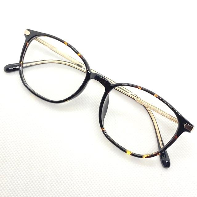 商品詳細 丸みを帯びたフォルムがかわいい、細身のフレーム ＜ブランド＞ Eye Candy ＜サイズ＞ レンズ幅: 50 レンズ高: 39 ブリッジ: 18 テンプル: 144 ＜材質＞ TR ＜カラー明細＞ デミブラウン ◆別売りのレンズ...