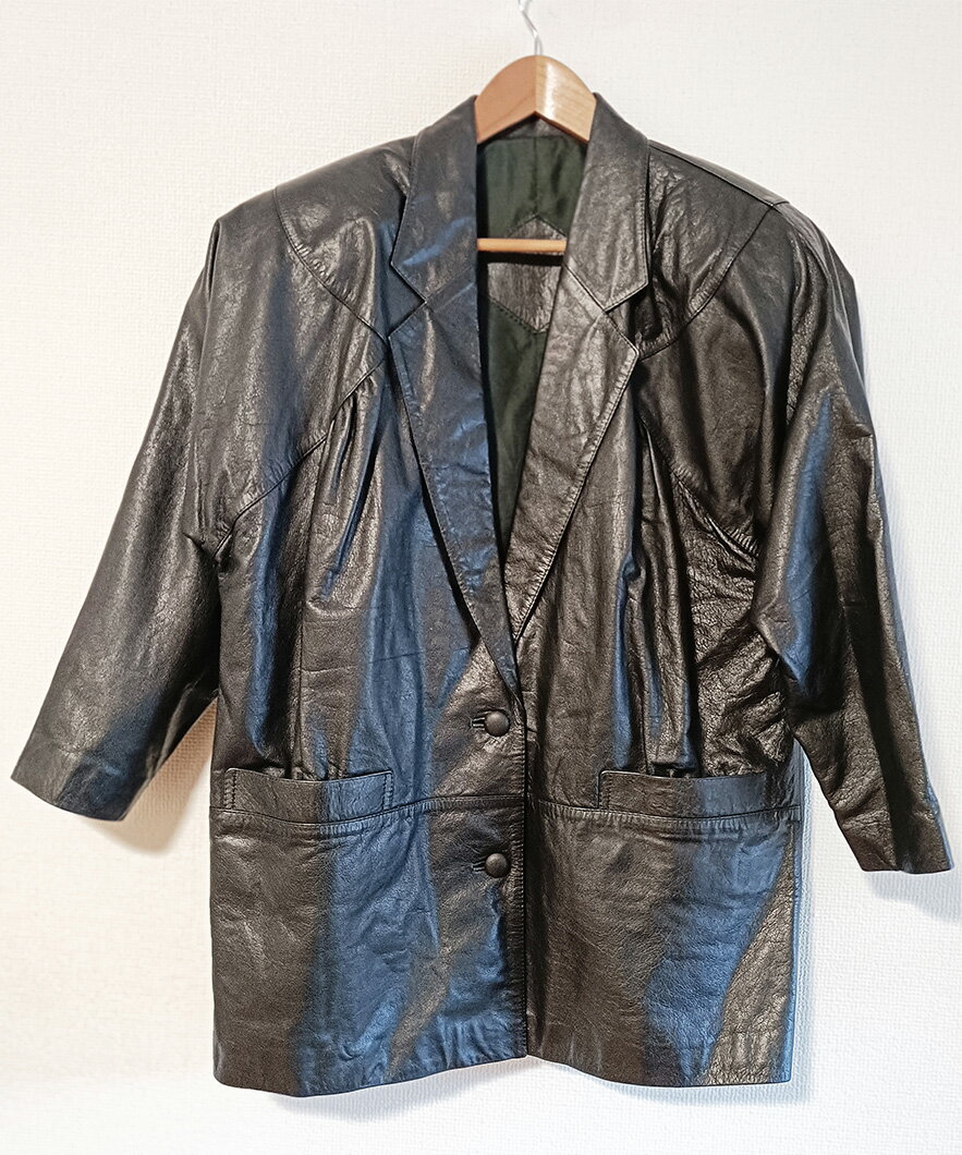 商品情報素材レザーサイズ身幅63.5cm肩幅--着丈87cm裄丈87cm【USED】Single Leather Jacket シングルレザージャケット / LE-1 新品では辿り着けない、時間が刻んだ一着 【品番】USED-LE-1【カラ...