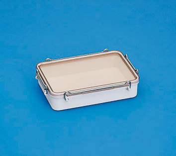 ●中身が見えて、収納に便利です透明なフタはキッチリと閉まるので、密閉性は抜群です型式：No3(浅型)容量(ml)：700ml外寸法(mm)：210×150×45材質：本体　ポリプロピレン、フタ　AS樹脂、パッキン　シリコンゴム、留具　SUS430