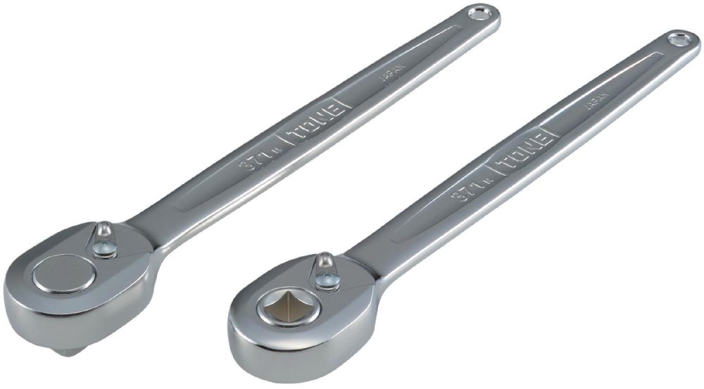 小判形のスタンダードラチェットハンドル。 差込角dr.：12.7mm 全長：通常 寸法D：45mm 寸法H：35.0mm 寸法L：270mm 寸法T：20.5mm 質量：490g関連商品TONE ラチェットハンドルホールドタイプ 差込角9....