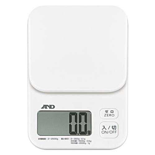 【特長】 ●最大 2kgまではかれます ●300gまで、0.1g単位ではかれます ●シリコンカバー 2枚付き（レッド・グリーン） ●風袋引き機能付き ●操作ボタンは日本語と英語の2か国語表記 【仕様】 ●サイズ：110X180X27mm ●...