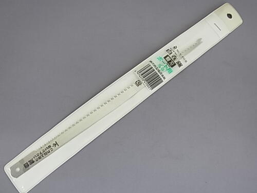 材質 　SK-5 鋸目 　荒目14山 (寸目) 刃渡り 　200mm 刃厚 　1.2mm 主な適応材 　石こうボード・窯業系サイディングなど　