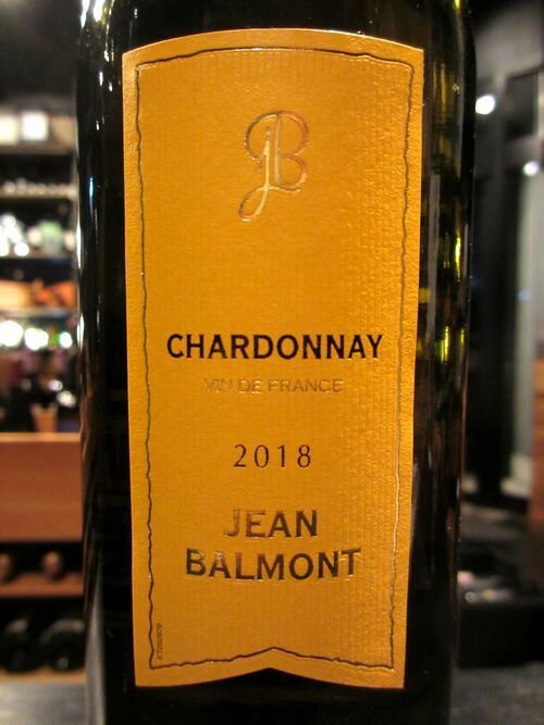 ■カベルネは南仏のVDPドックで造られておりますが、シャルドネは、フランスでも北部で造っています。 殆ど常温で飲んだせいか北の産地らしい綺麗な酸をもちながらも意外とボリュームがあるタイプ。香りも柑橘系というよりは、 もう少し熟た香りが感じ取...