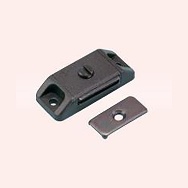 調整可能　スライド　マグネットキャッチ 白/茶　 &nbsp; 上部のネジを回して、調整が可能です。 扉の反りにも対応します。 また、取り付けの際もイチイチ微調整して取り付けなくても後で調整が可能なので取り付けも楽です。 お勧めです。 白と...