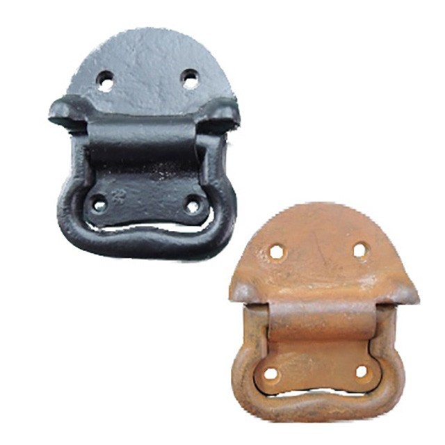 吊り下げタイプ28 風合いに味がある、吊り下げタイプのハンドルです。 落ち着きのある、シックでシンプルなブラック。 アンティークにピッタリなマイナスネジ付きです。 製造工程上、多少形状の違うものもございます。ご了承ください。 &nbsp;