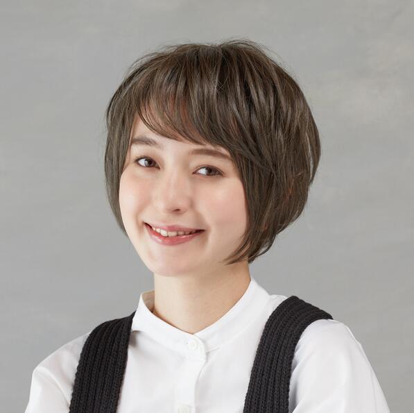 動かしやすい丸みのあるショートスタイル。 形にこだわり、可愛さと凛とした雰囲気を両立。 「グレーアッシュ(GRAY ASH )」灰色がかったアッシュ系ブラウン。 JANコード 4580529508219 重さ 約 106g 長さ最短部 約 ...